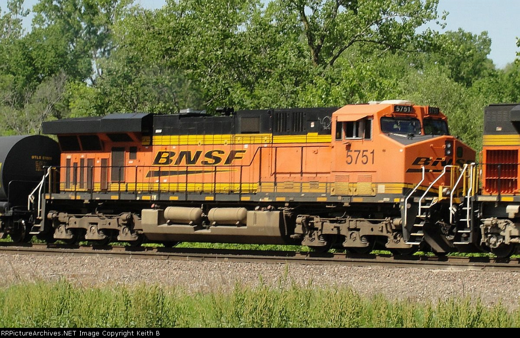 BNSF 5751